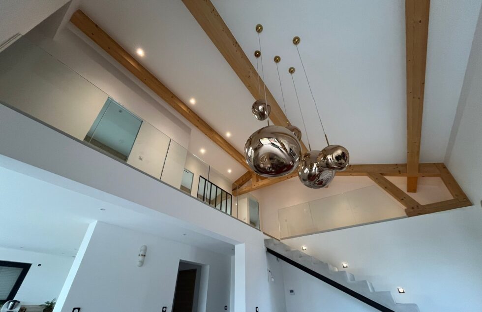 Garde-corps en verre Plan de Cuques : mezzanine lumineuse